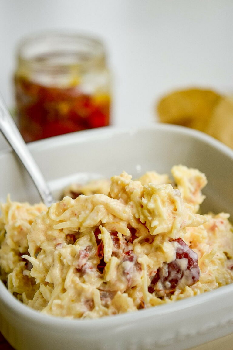 Салат с сыром, чесноком и вялеными томатами — новый вкус старого ...