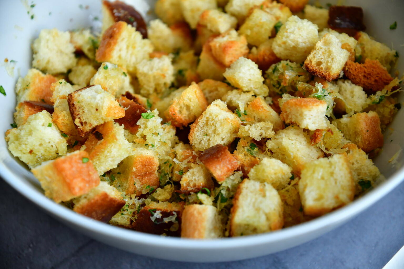 Домашние сухарики в духовке - СделаемВкусно.ру